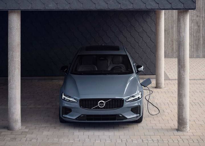 2025 Volvo S60 Plug-In Hybrid Review | Pricing, Trims & Photos - TrueCar