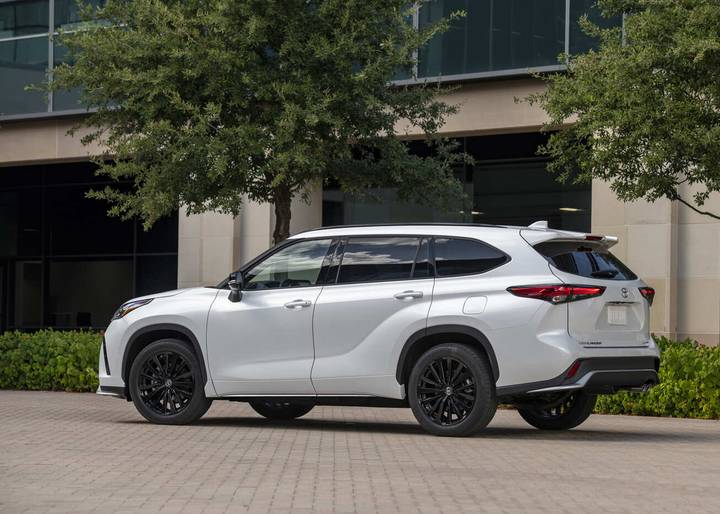 2026 Toyota Highlander Review | Pricing, Trims & Photos - TrueCar